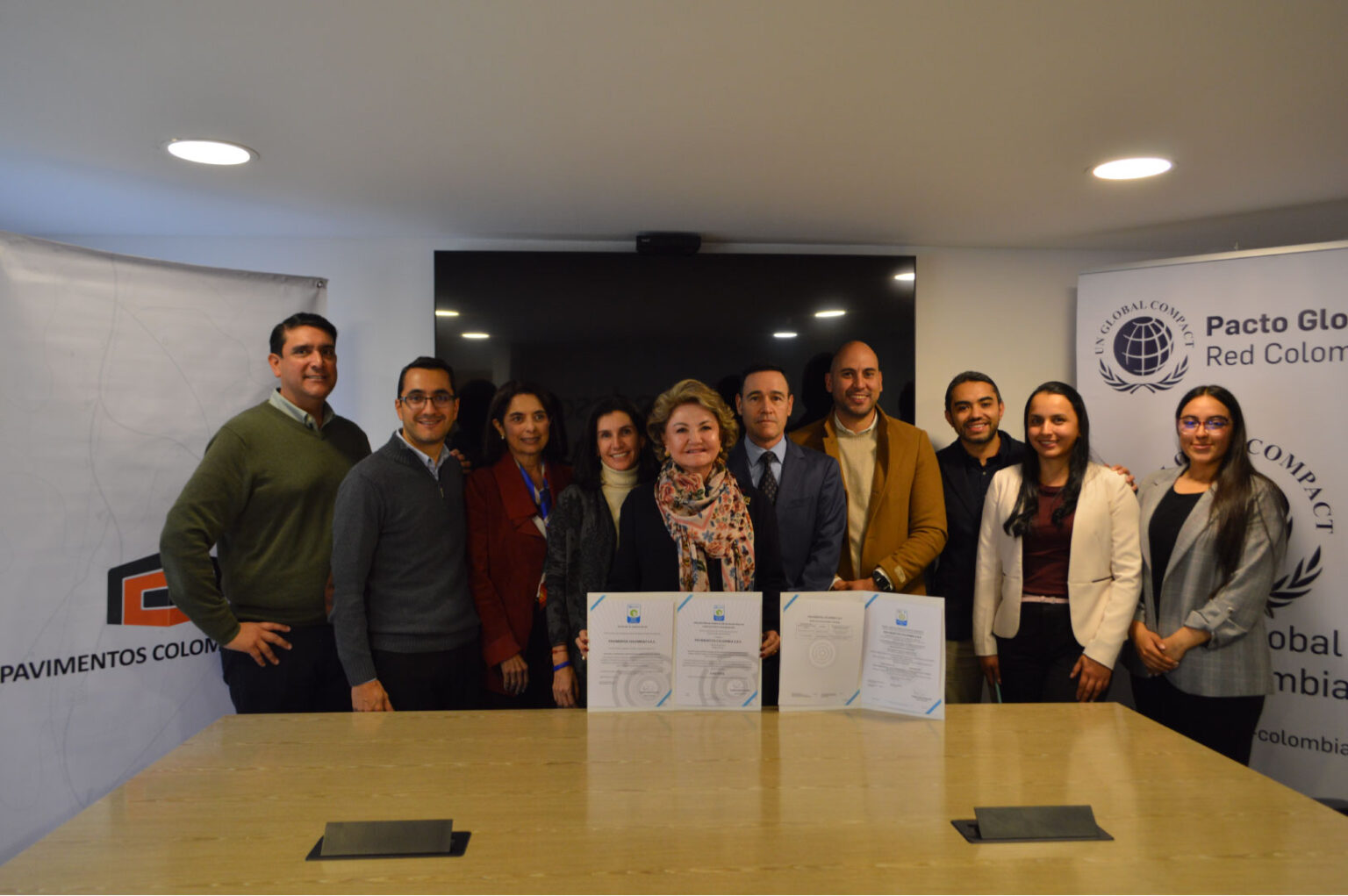 Recibimos triple certificación de ICONTEC – Pavimentos Colombia